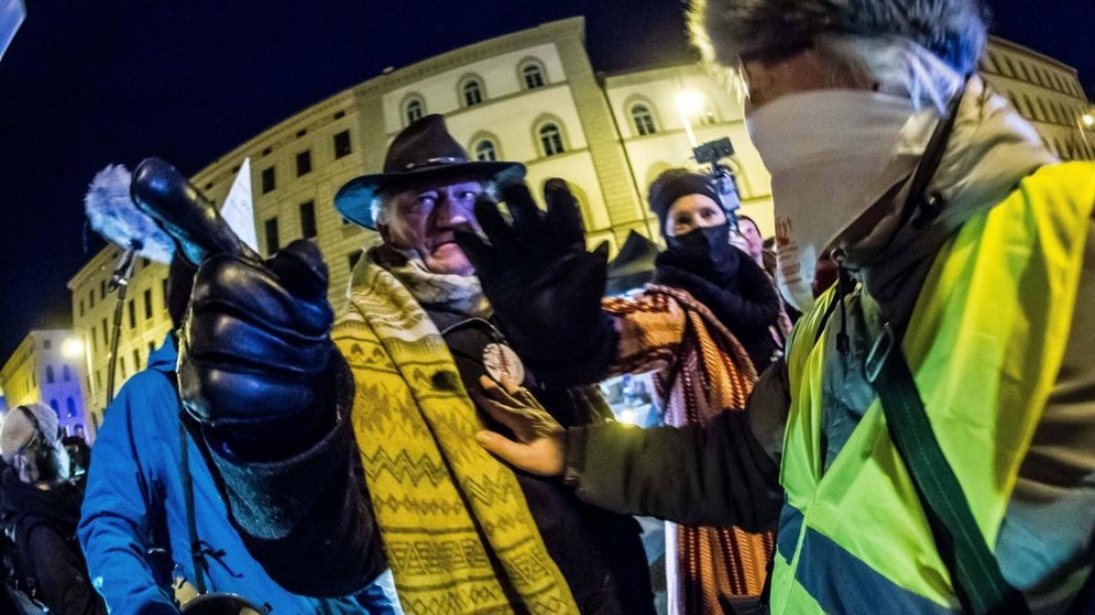 Pressefreiheit 2021: Deutsche Journalisten mit großen Problemen | SHZ