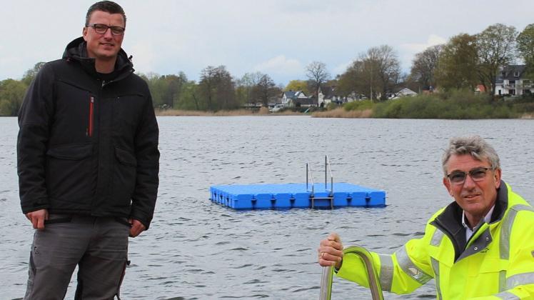 Der Bordesholmer See hat wieder eine Badeinsel