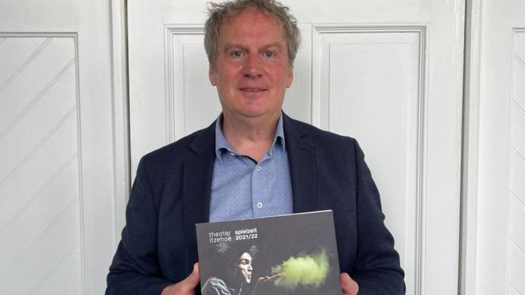 Jörg Gade, Direktor am Theater Itzehoe, mit eigener Inszenierung.