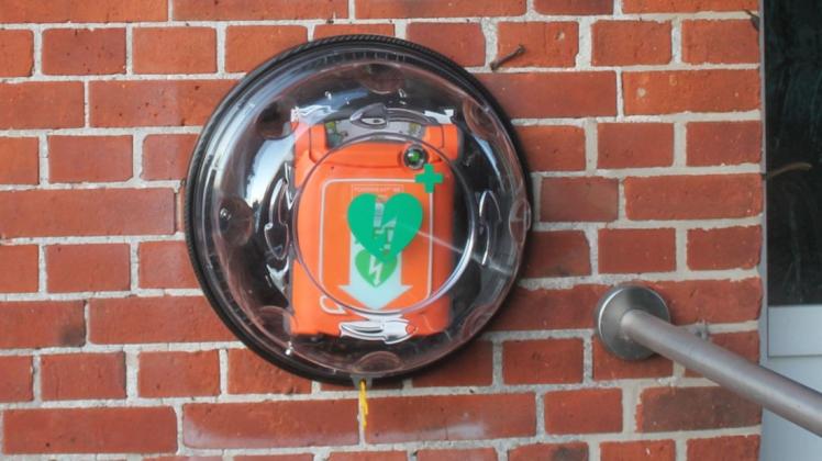 Nach Eriksen-Schock: Vereine setzen auf Defi und Erste Hilfe