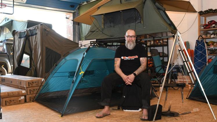 Andreas Mehler baut den Shop Outdoorpiraten in Barmstedt aus