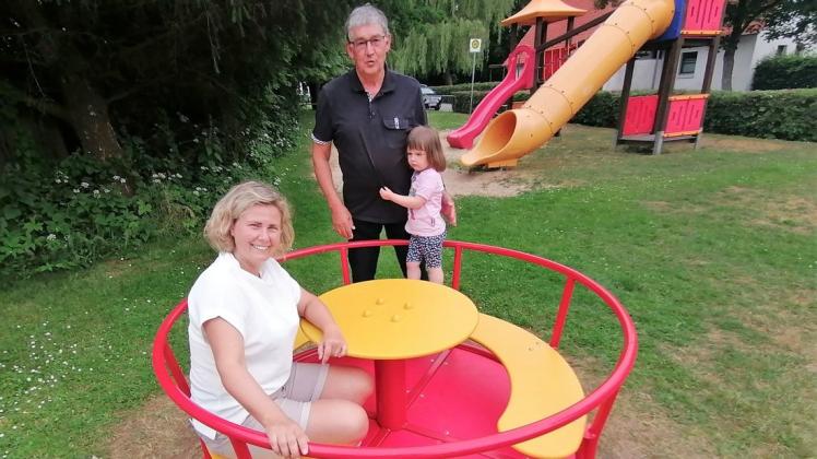 3000-Euro-Spende: Neues Karussell auf dem Spielplatz Bergenhusen