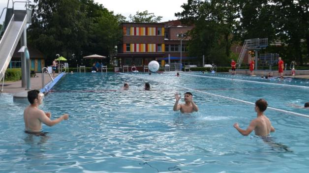Ben Jaehn ist der neue Bademeister im Freibad Quickborn