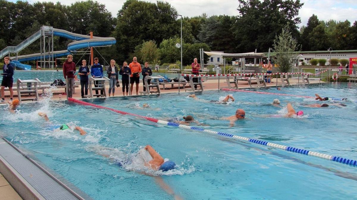 DLRG lädt zum 17. Knotenschwimmen im Freibad Bargteheide ein