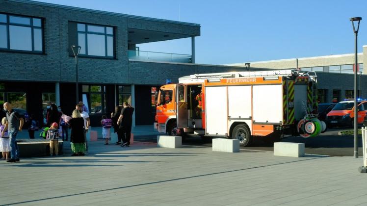 Erstklässler werden am ersten Schultag von dem Alarm überrascht