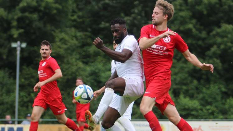 FC Elmshorn müht sich zum Sieg bei den Sportfreunden Pinneberg