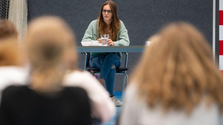 Die 21-jährige Maylis Roßberg kämpft für den SSW um ein Mandat | SHZ