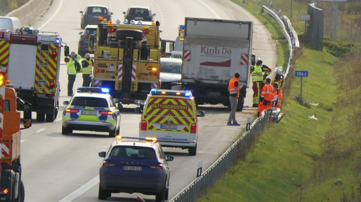 A7 bei Großenaspe: Zwei Leichtverletzte bei Auffahrunfall