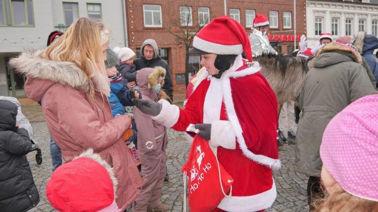 Weihnachtspferd Nova: In Bredstedt kommt die Nikoläusin hoch zu