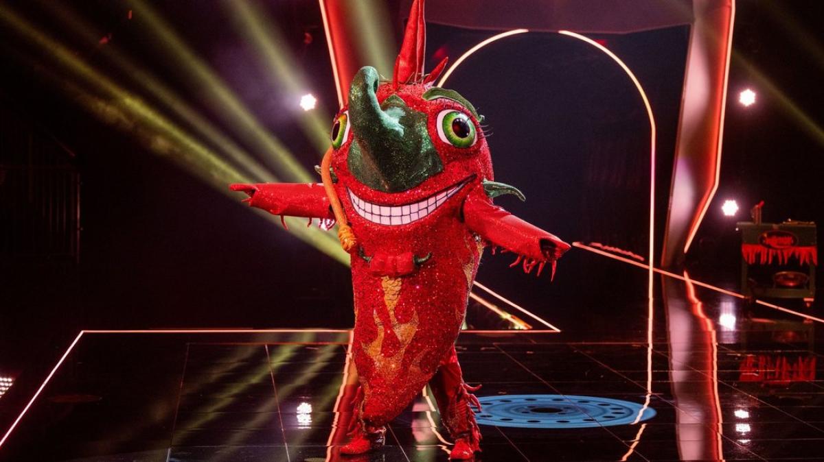 Masked Singer Tagesschau Sprecher Jens Riewa Im Chili Kostüm Noz