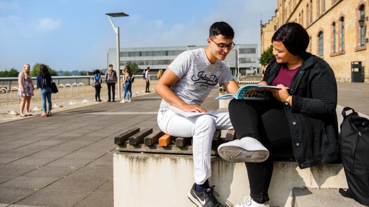 Hochschule Osnabrück erhält Studycheck-Award 2022 für Beliebtheit | NOZ