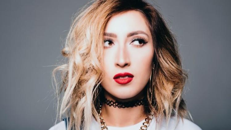 Maria Nicolaides veröffentlicht Debüt