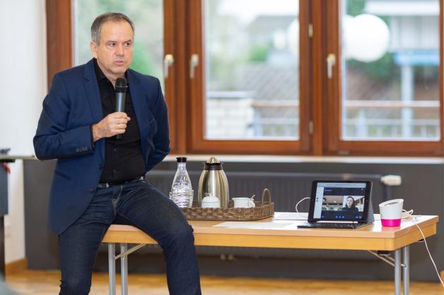 NDR-Chefredakteur Andreas Cichowicz zu Gast im Gymnasium Melle