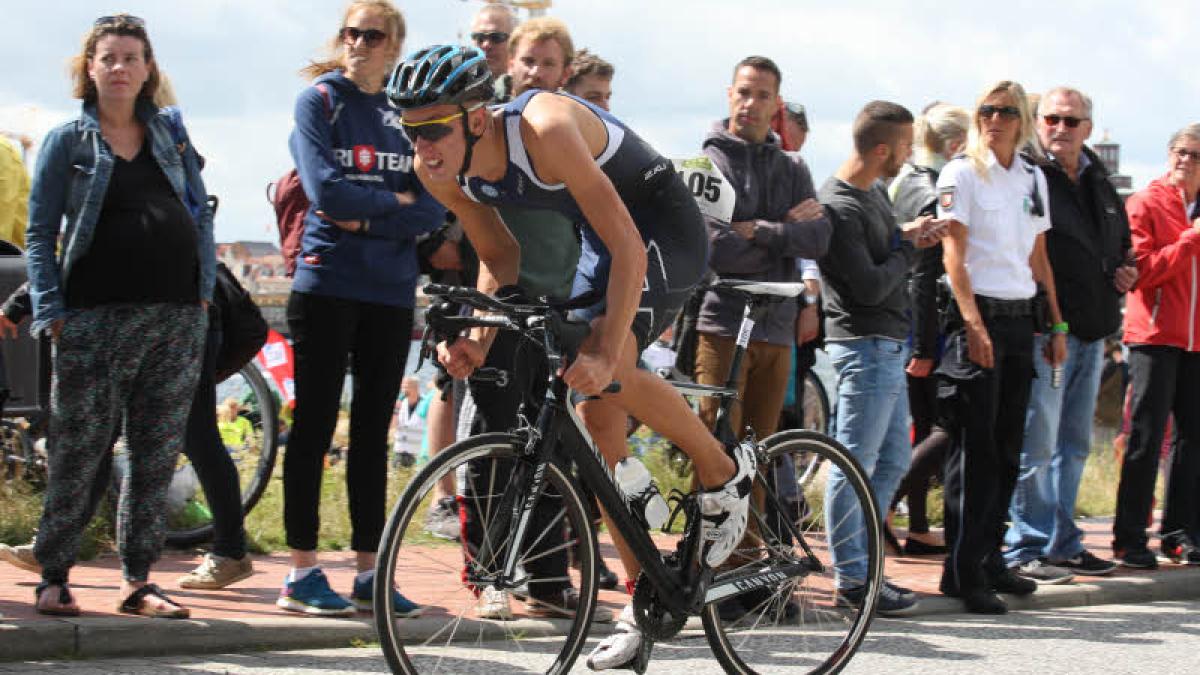 Lennart Sievers besiegt Nick Hansen