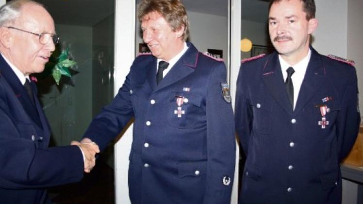 Zweimal Silber für langjährige Ascheffeler Brandschützer