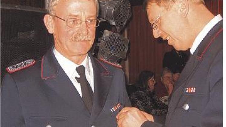 Brandschutzehrenzeichen in Gold für Hans-Peter Rieper