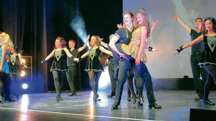 Irische Meister-Tänzer fegten durch die Stadthalle