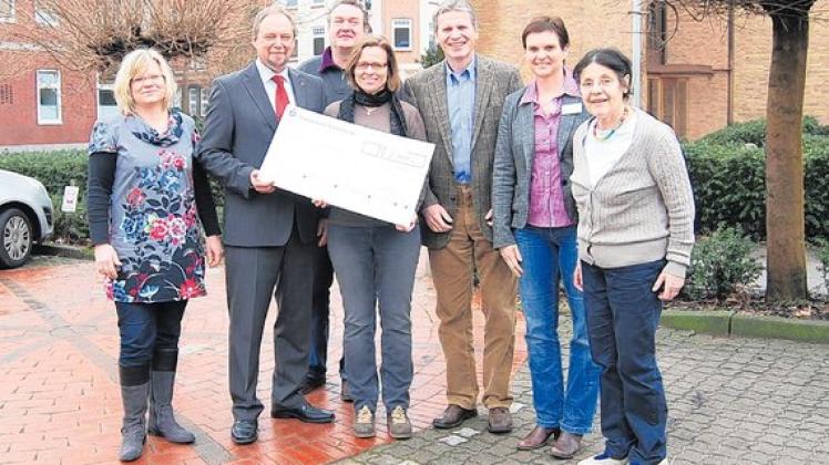 Lions Club spendet 2000 Euro für Sozialdienst katholischer F | SHZ