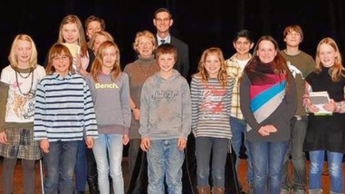 Celine Bernhardt und Eileen Pahl beste Vorleserinnen im Krei