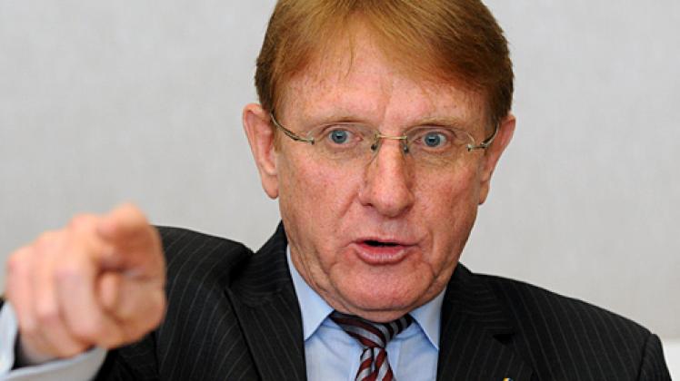 Altmann fordert zum Abschied Personalabbau | SHZ