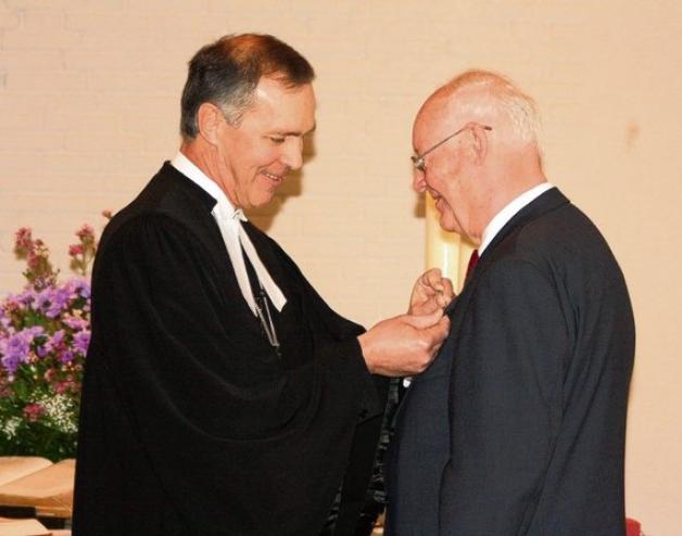 Dr. Klaus Rittmann wurde das Ansgarkreuz verliehen