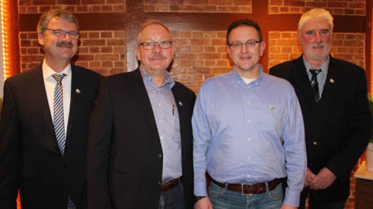 Silber für drei langjährige Beidenflether Segler