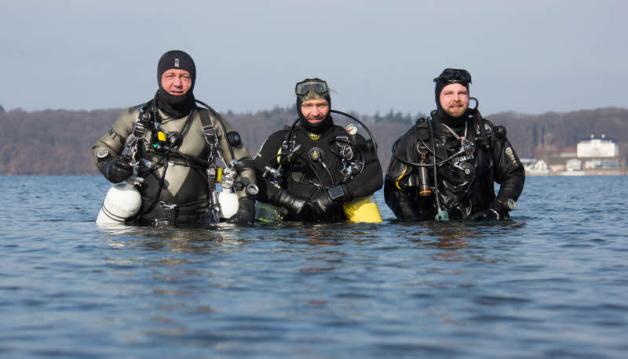 Fahrensodde: Taucher finden 26 Kisten Munition
