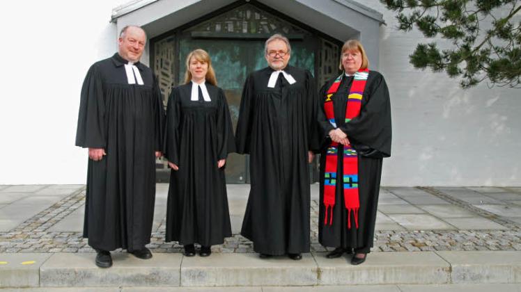 Pastor Meyer geht, Pastorin Roy kommt