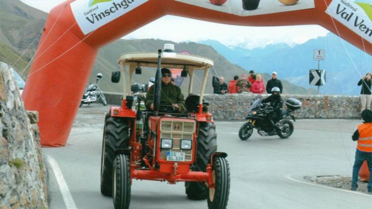 Traktor-Quartett aus Osnabrücker Südkreis zuckelt mit Tempo 18