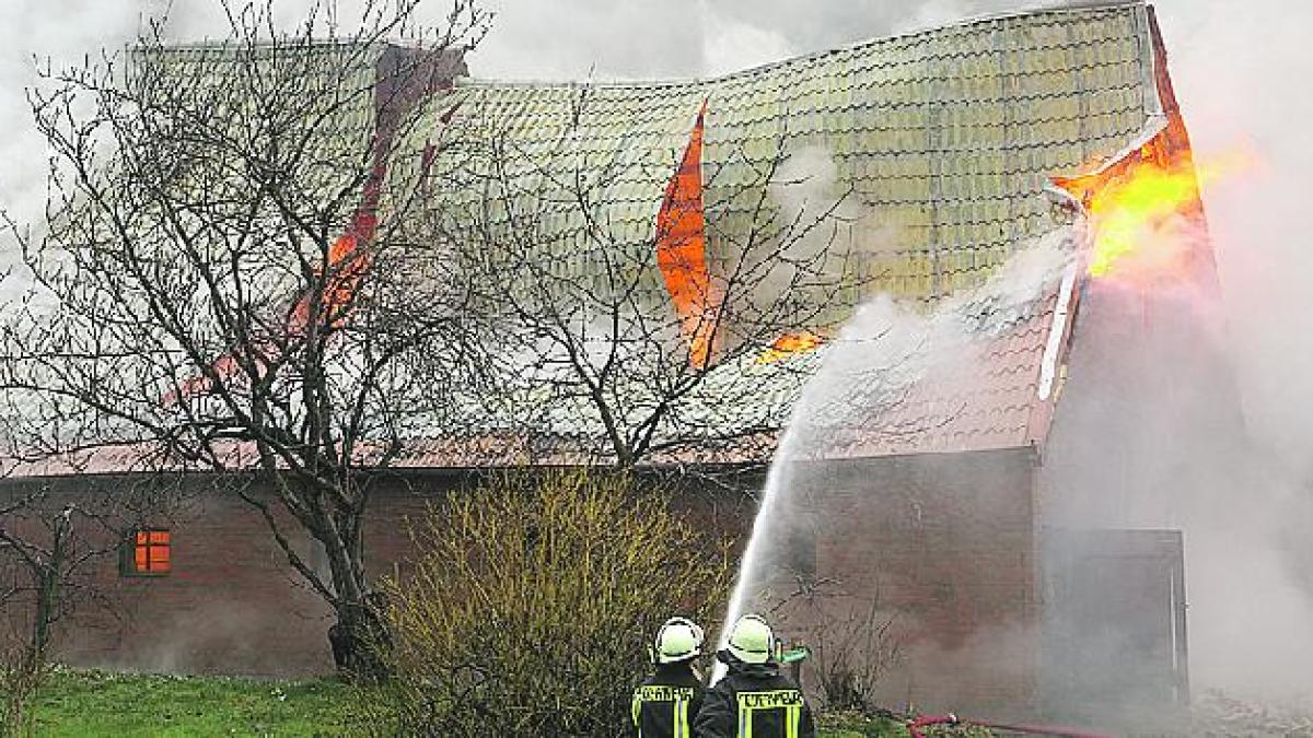 Ein Toter bei Großfeuer
