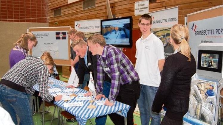 Berufsmesse im Bildungszentrum: Betriebe informieren über Ausb | SHZ