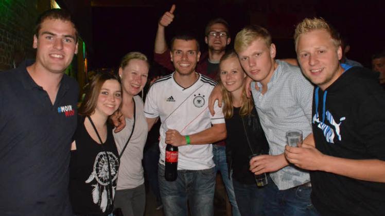 Ansturm nach dem Fußball-Krimi