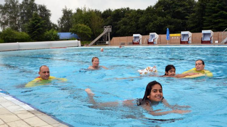 Selbst zur Fastenzeit ging’s ins Freibad | SHZ