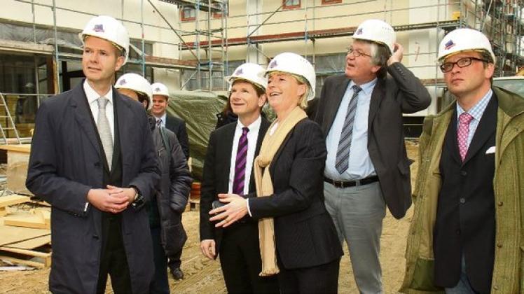 Arbeitsminister Garg auf der DOC-Baustelle