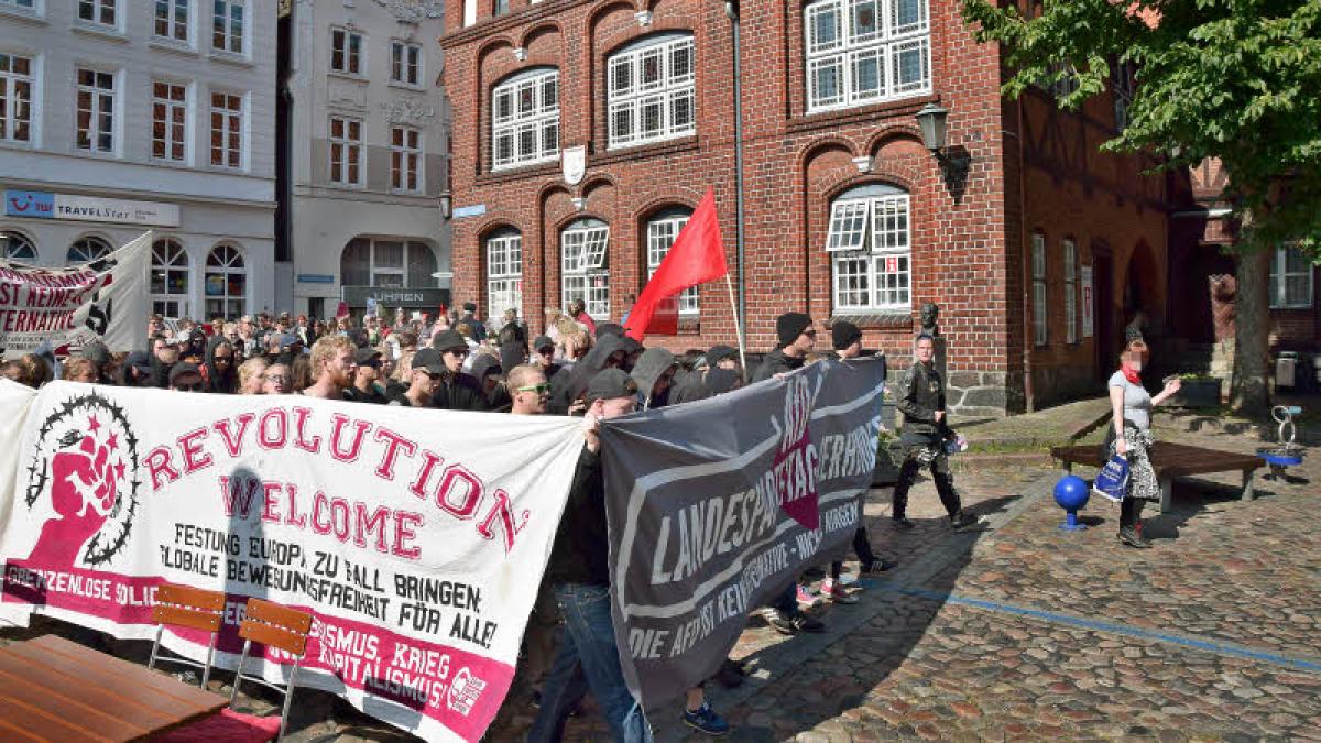 Friedlicher Protest mit Provokationen