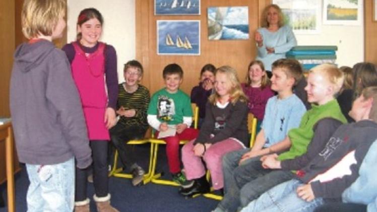 Autorin Renate Schoof stand Boy-Lornsen-Schülern Rede und Antwor