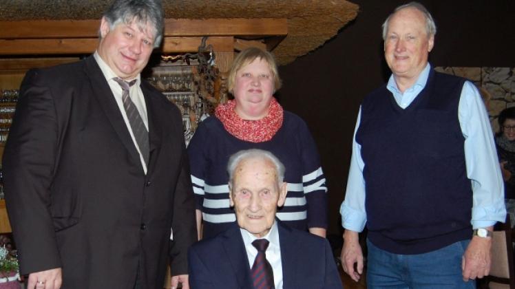 Respekt: Der älteste Barmstedter ist jetzt 102