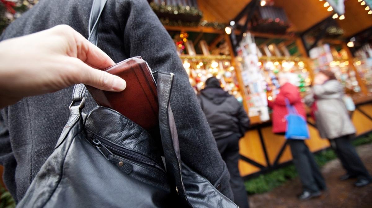 Taschendiebe auf Weihnachtsmärkten: So können Sie sich schützen