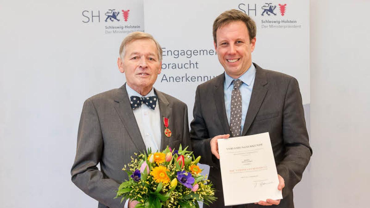 Verdienstmedaille für Niebülls Altbürgermeister