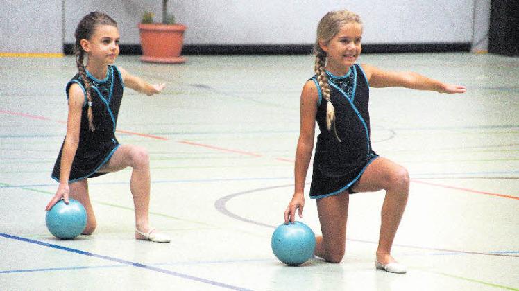 Gymnastiktitel in der Pflicht synchron geholt