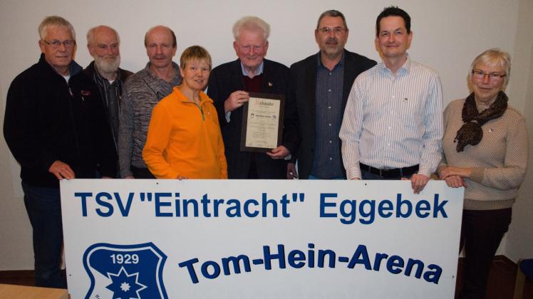 Eggebeker Sportanlage heißt jetzt Tom-Hein-Arena