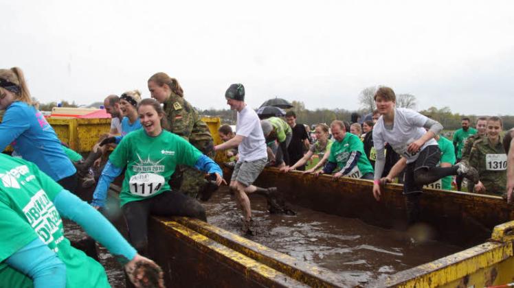 Hinein in den Schlamm: Mud Fun Run in Kiel | SHZ