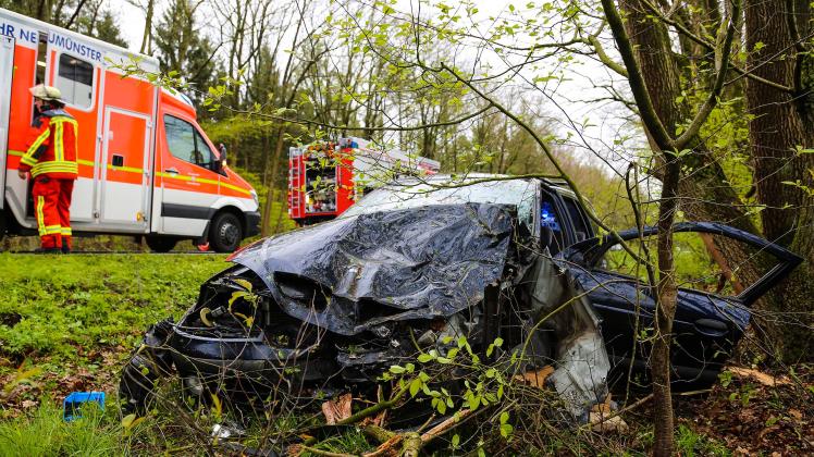 Eine Schwerverletzte bei Autounfall – Gaffer behindern Einsatzkrä