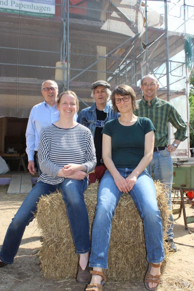 Mit Stroh und Lehm zum Eigenheim