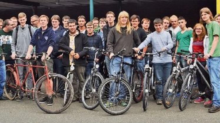 Technische Assistenten radeln zum Schulabschluss | SHZ