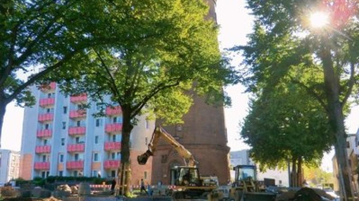 Wasserturm wird beleuchtet