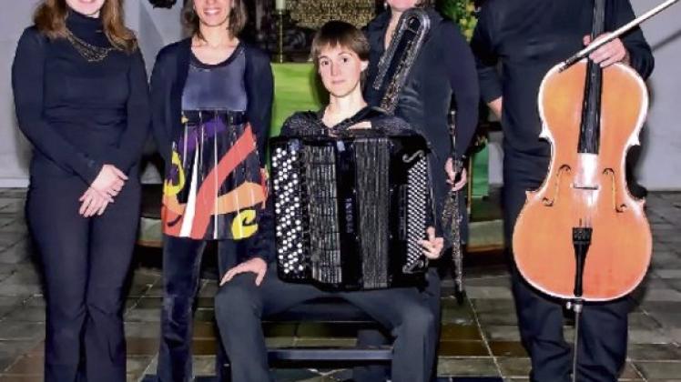 Musiker lassen Stille erklingen