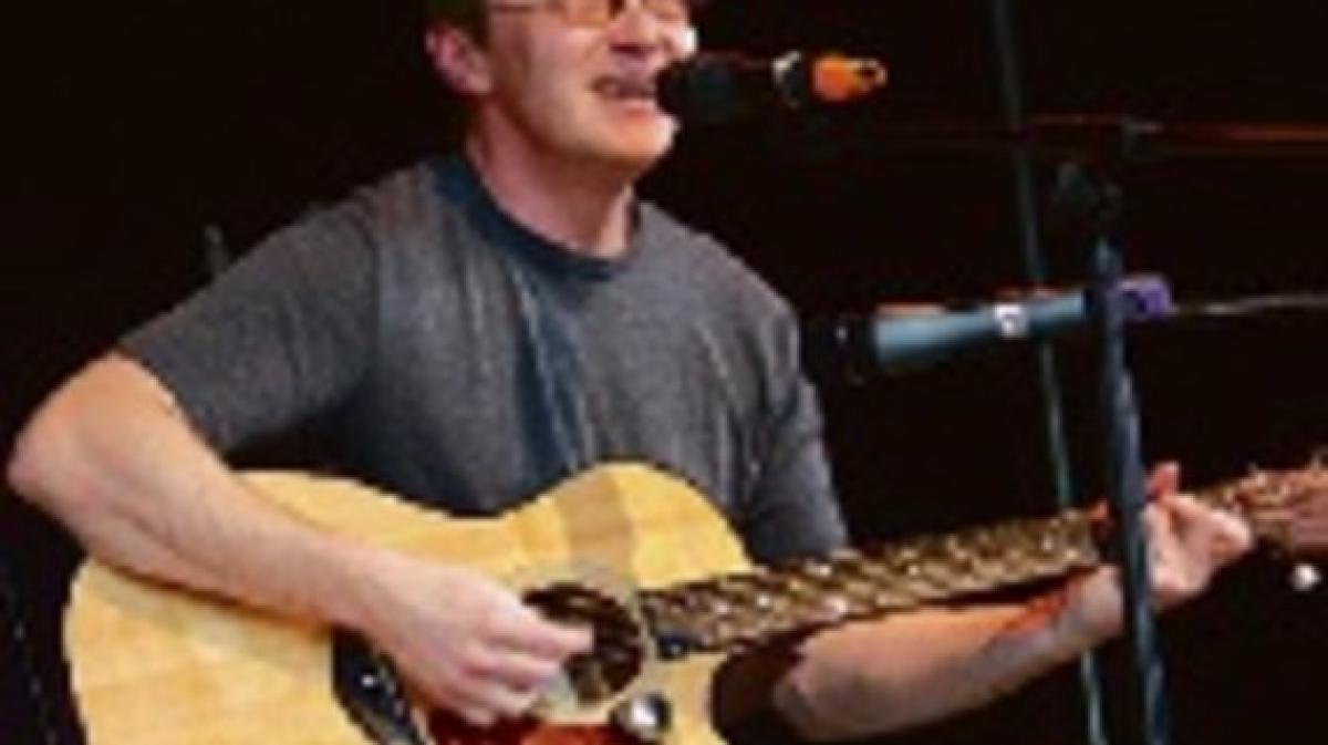 Pól Mac Adaim spielt im Freizeitheim | SHZ