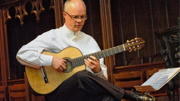 Ein Meister an der Gitarre