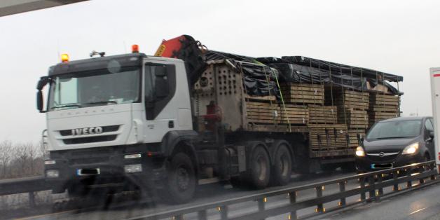 Laster bleibt im Berufsverkehr liegen